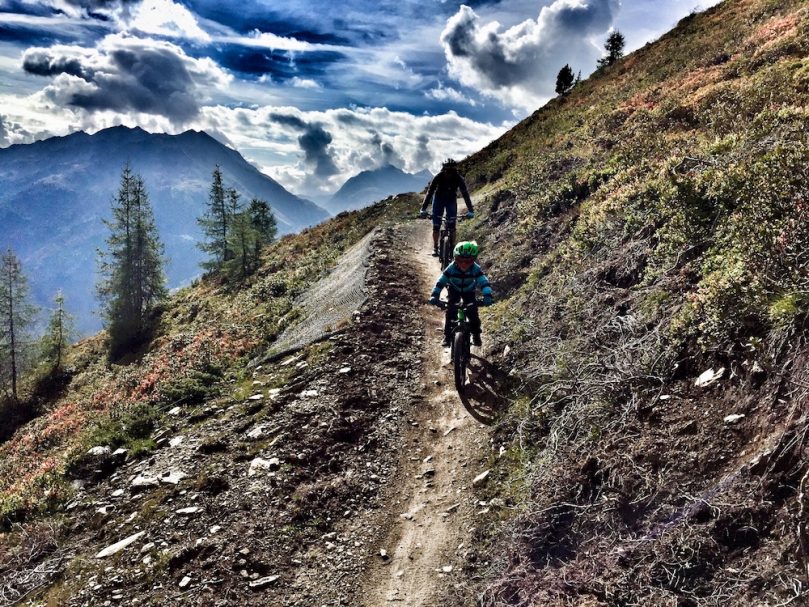 Die Harbe Line in Sölden begeistert als blau ausgewiesener Trail ...